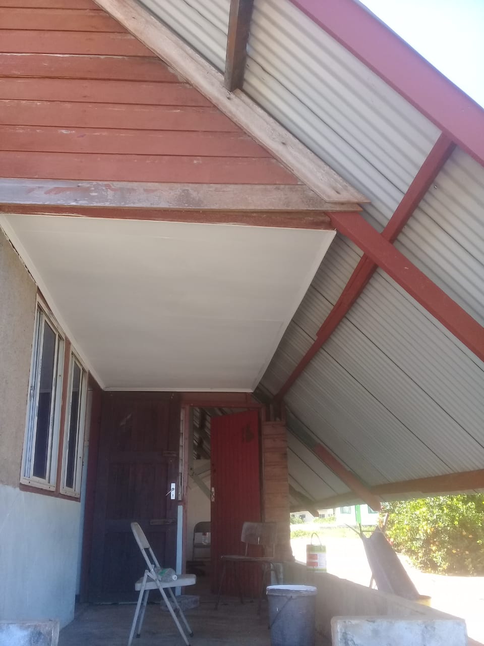 Fotoreportage reparatie en schilderwerk van de kerk te Galibi – OMHOOG