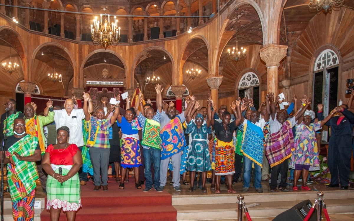 Saamaka en Matawai in de kathedrale basiliek – OMHOOG