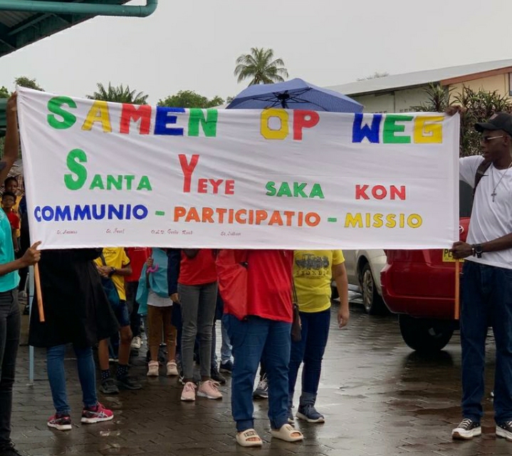 Pinksterloop in Lelydorp; evangelisatie van clusterkerken CCK in Wanica ...